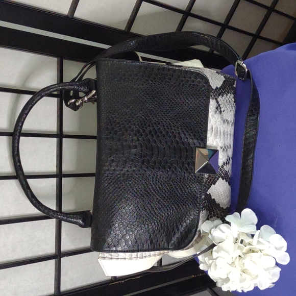 Cosmopolitan | Bags | Blackwhite Snake Skin Bag | Poshmark